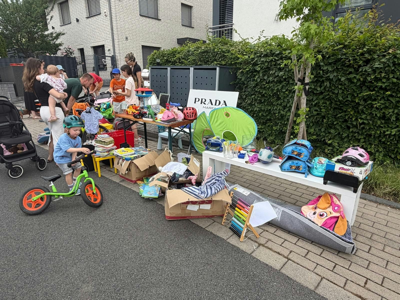 Hofflohmarkt Leimbacher Berg: Wenn Schnäppchen und Nachbarschaft ...