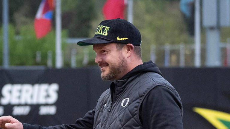 Dan Lanning fuels Oregon baseball buzz before Austin super regional