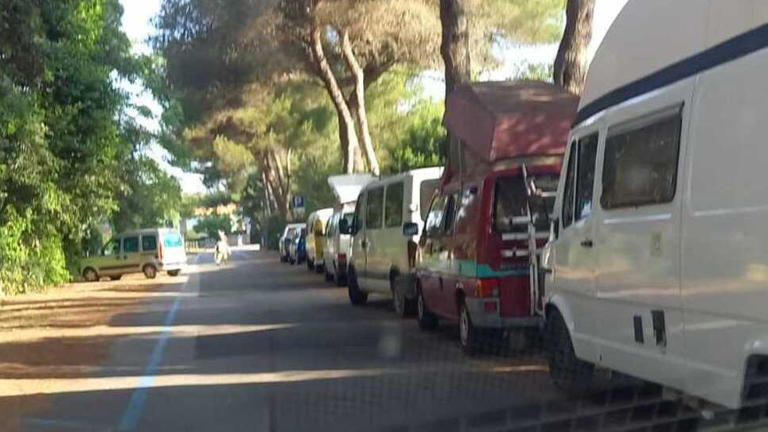 Nuova estate, vecchie abitudini: campeggio selvaggio a Baratti