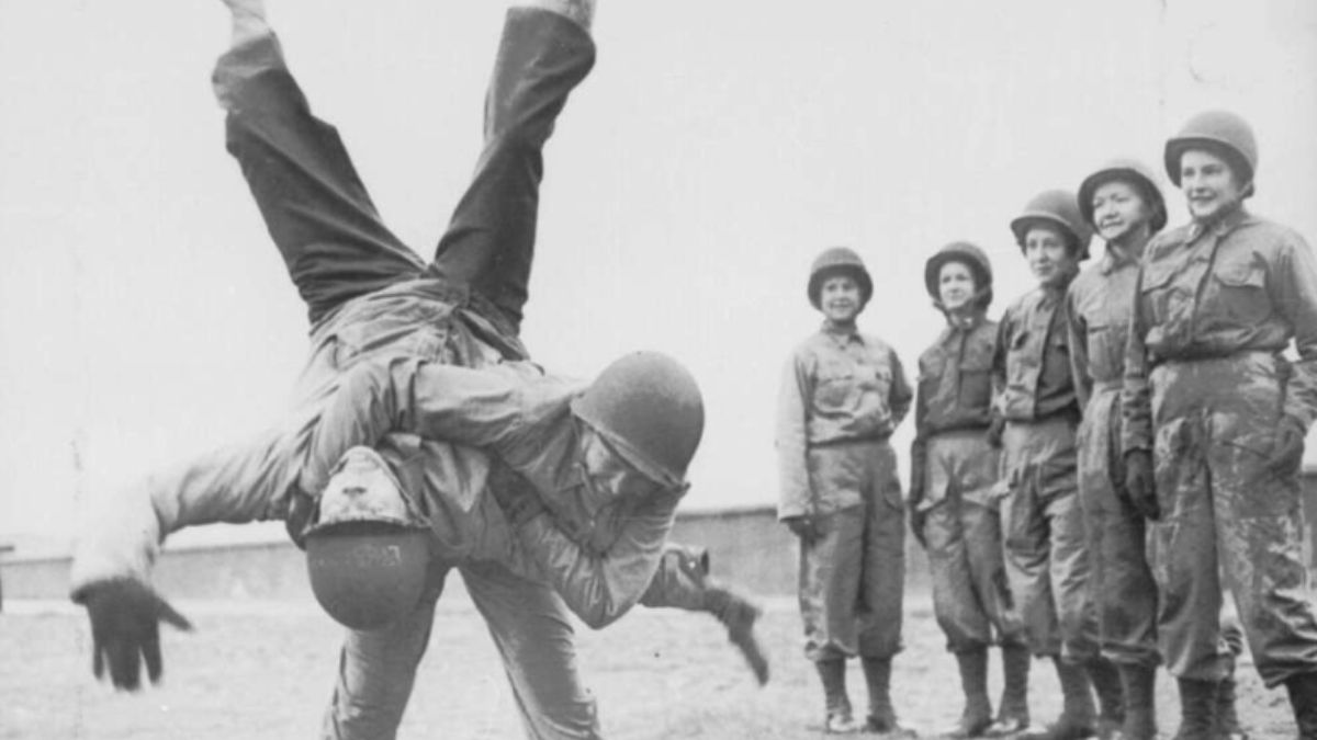 19 images of World War II nurses