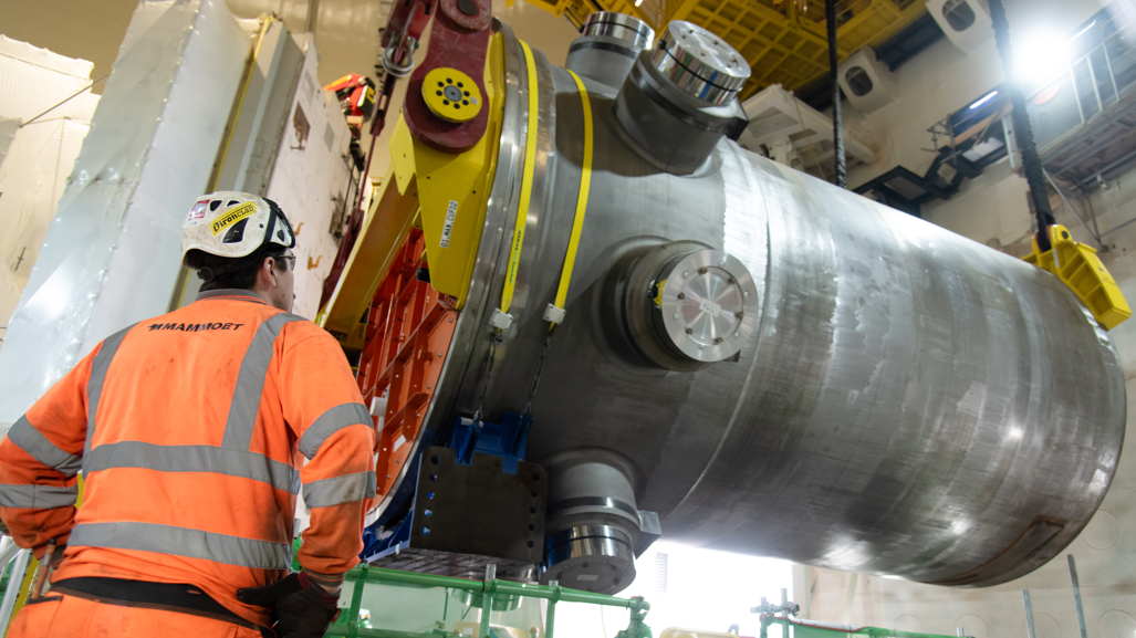 Second reactor lifted into place at Hinkley Point