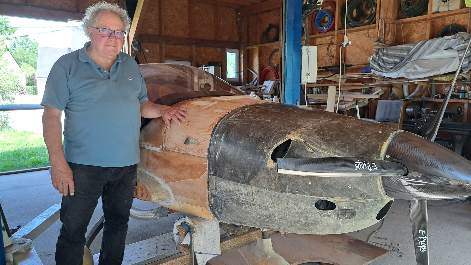 A La Turballe, Christian construit son avion dans son jardin