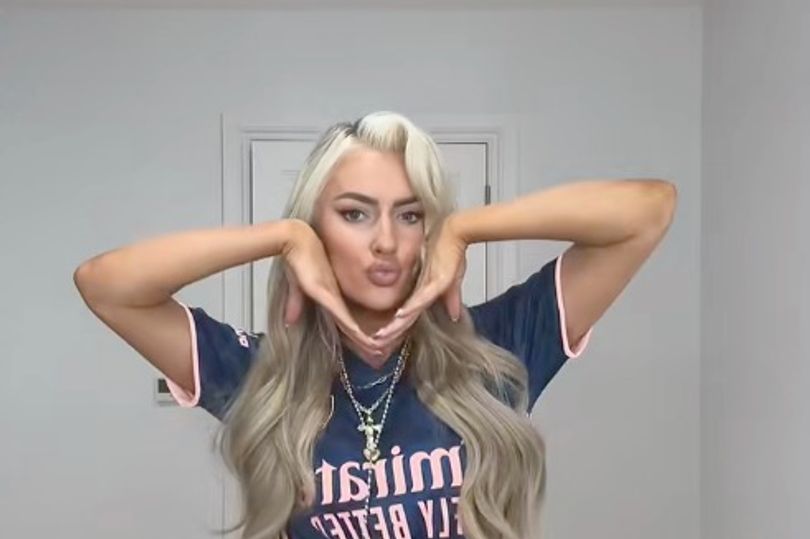 Stunning WWE star brutally mocked by football fans after posing in ...
