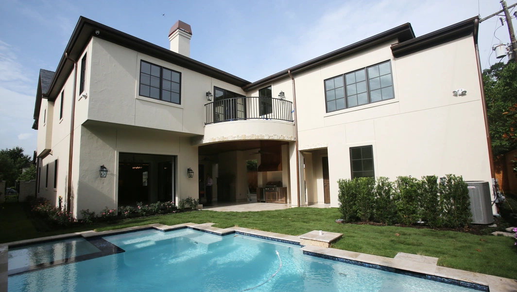 From prestige neighborhood to nature preserve
