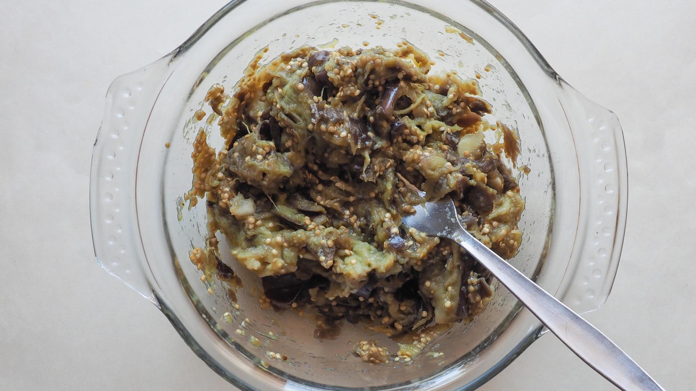 Vegan, gesund und lecker: Dieser Auberginensalat darf beim Grillabend ...