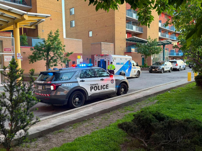Man shot dead in Etobicoke apartment building: Toronto police