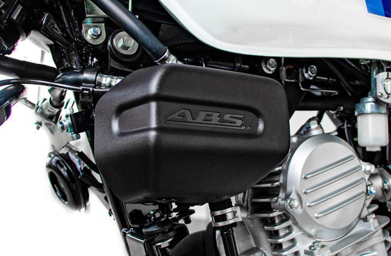 Harga setara Rp 30 jutaan, motor retro Suzuki ini iritnya tembus 58 km ...