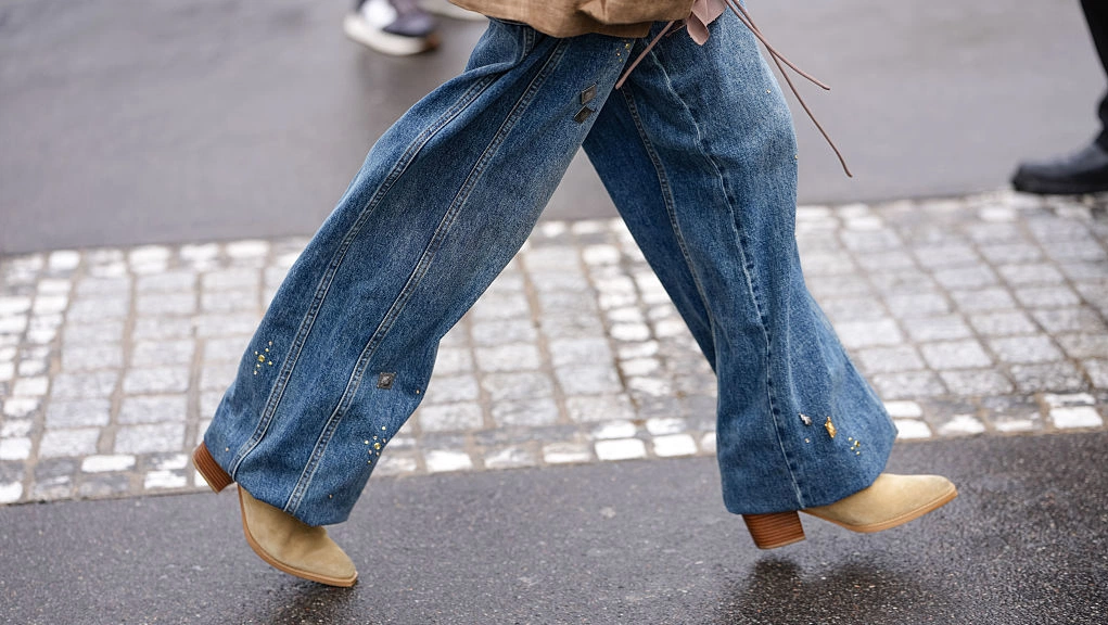 Cindy Crawford’s straight-leg jeans echo 2026 denim shift