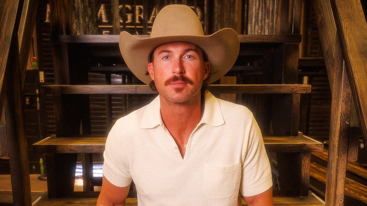 Country star Riley Green nearly dove into the crowd after a fan split ...