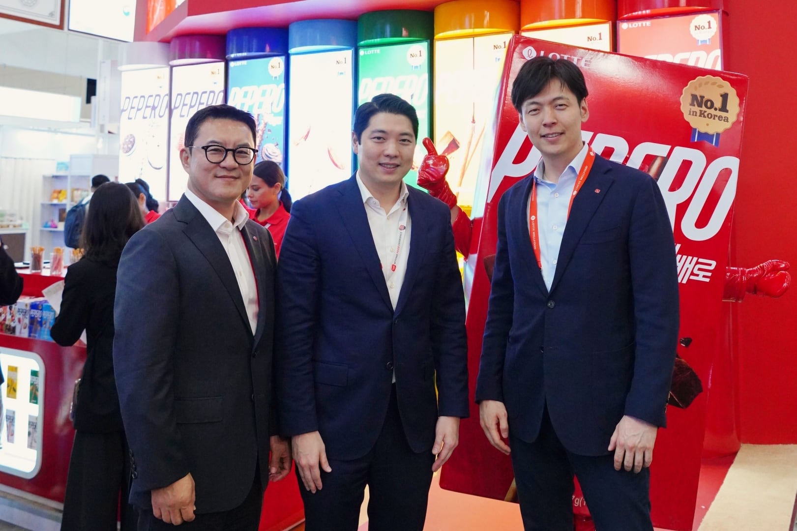 Lotte's Shin Yoo-yeol inspects Asia's largest food expo