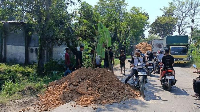 Jawaban Gubernur Jateng Ahmad Luthfi soal viral jalan Randublatung-Cepu