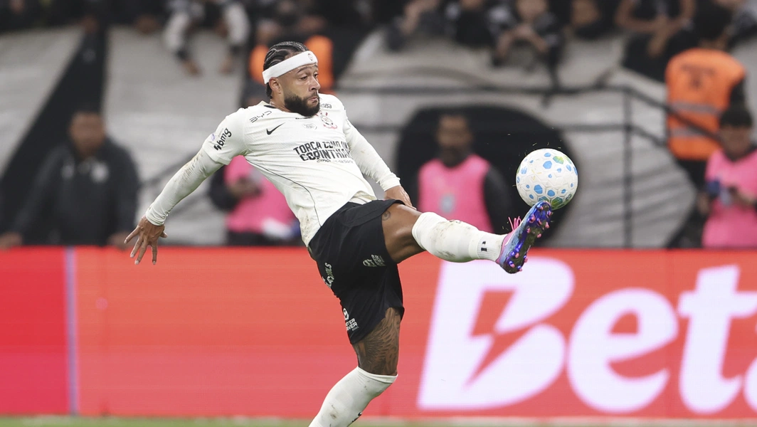 Depay returns as Netherlands confirm World Cup squad