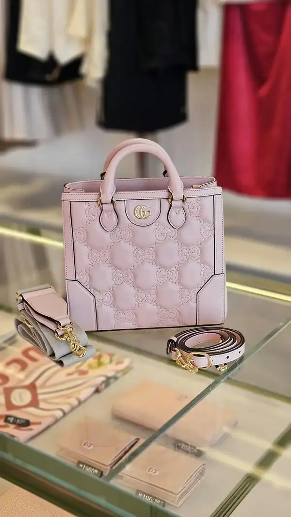 Atenção! Agora você pode ser preso se usar bolsa de grife falsificada