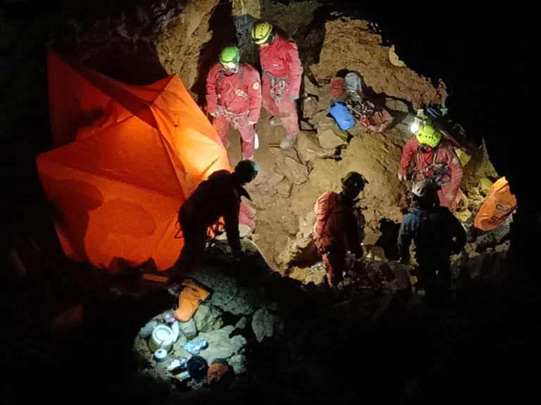 Speleologist trapped in cave rescued after 12 hours