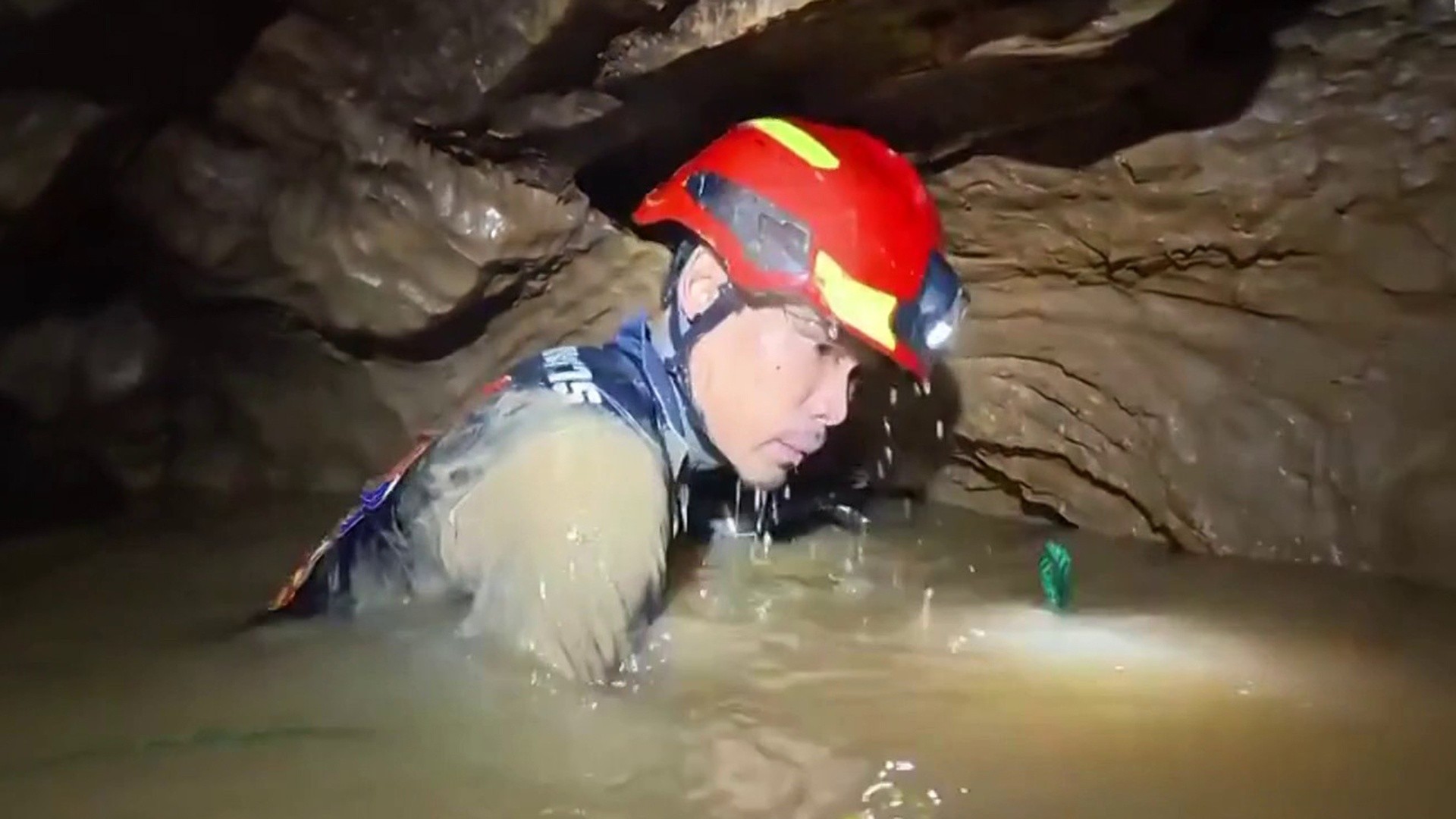 Rescuers race to find last 2 missing men in flooded Laos cave