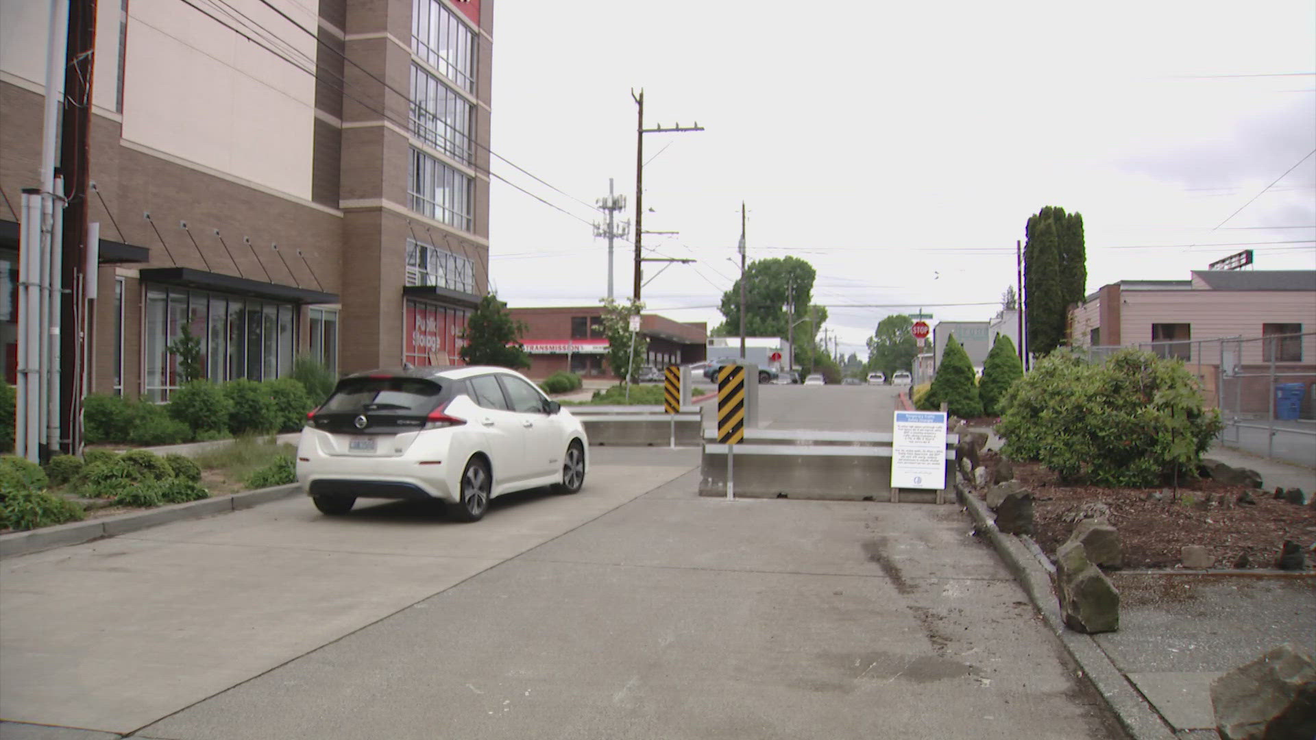City installs barriers in Aurora Ave. neighborhood