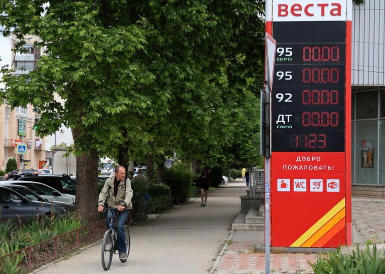 Drivers in Russian-controlled Crimea grapple with gasoline shortages