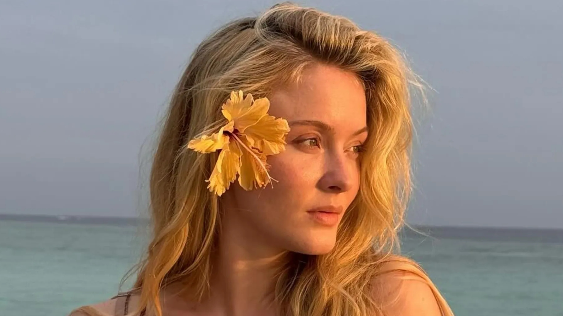 En un barco, la cantante Zara Larsson revive una tendencia de cabello ...