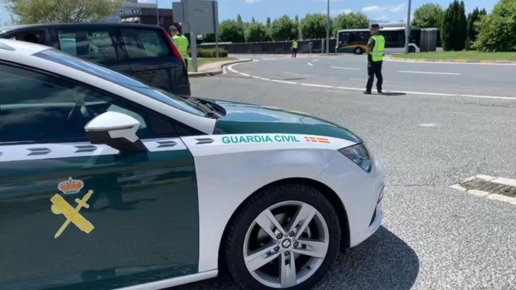 Un hombre roba un coche en Marbella, se fuga y embiste a la Guardia ...