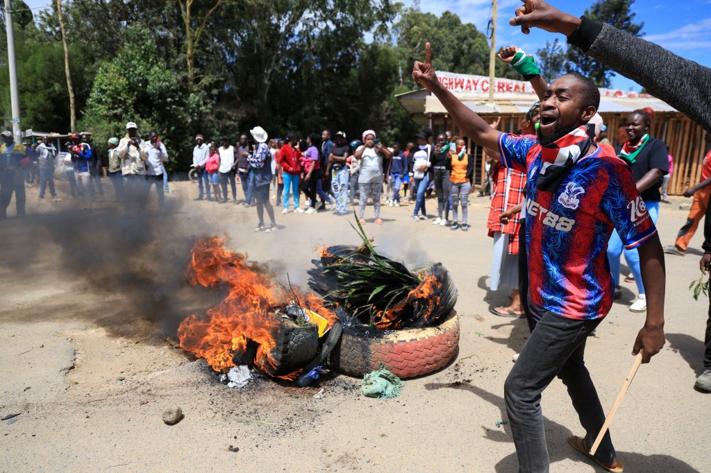 Hundreds protest outside Kenya’s Ebola quarantine center for US ...
