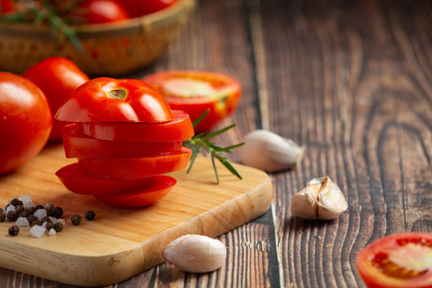 Por que incluir refogado de alho, cebola e tomate no dia a dia