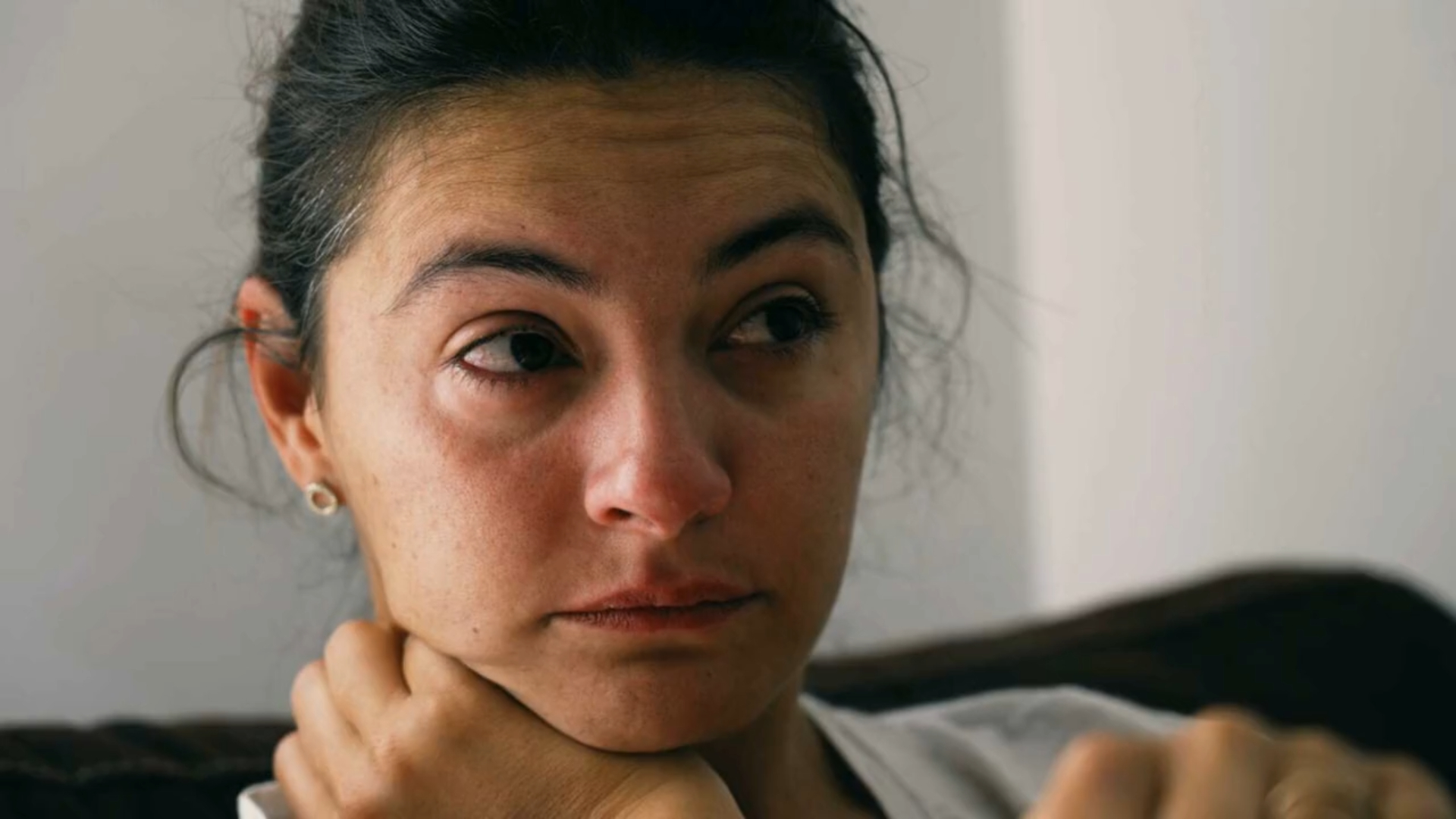 Woman can't figure out why men her age don't approach her — 12 possible ...