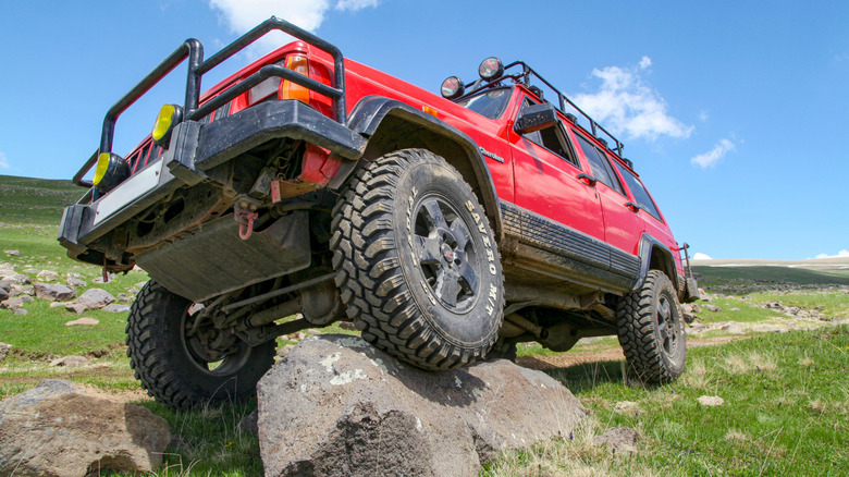 What are the differences between locking and limited-slip differentials?