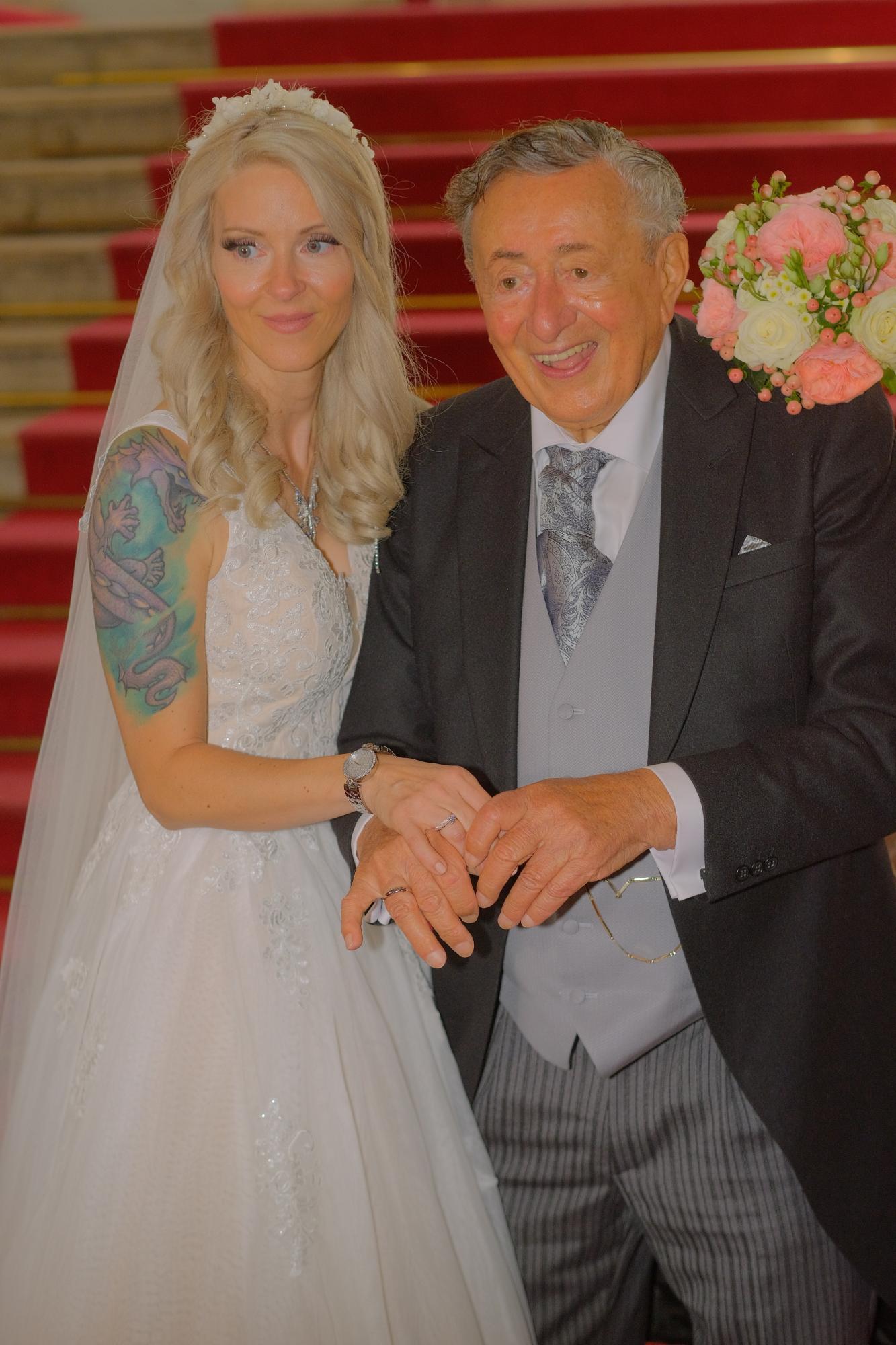 Simone Lugner zum zweiten Hochzeitstag: "Schöne Erinnerungen überwiegen"