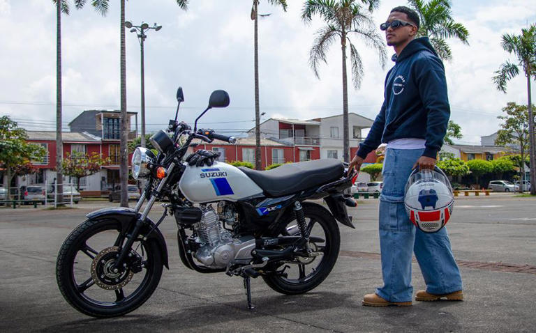 Harga setara Rp 30 jutaan, motor retro Suzuki ini iritnya tembus 58 km ...