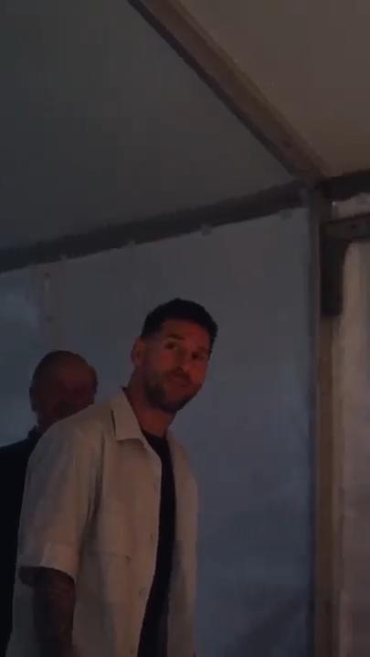 Vertical soccer WC26 Argentina arrival