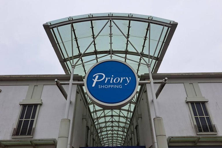 Derelict 1960s UK shopping centre finally demolished in £20m town ...