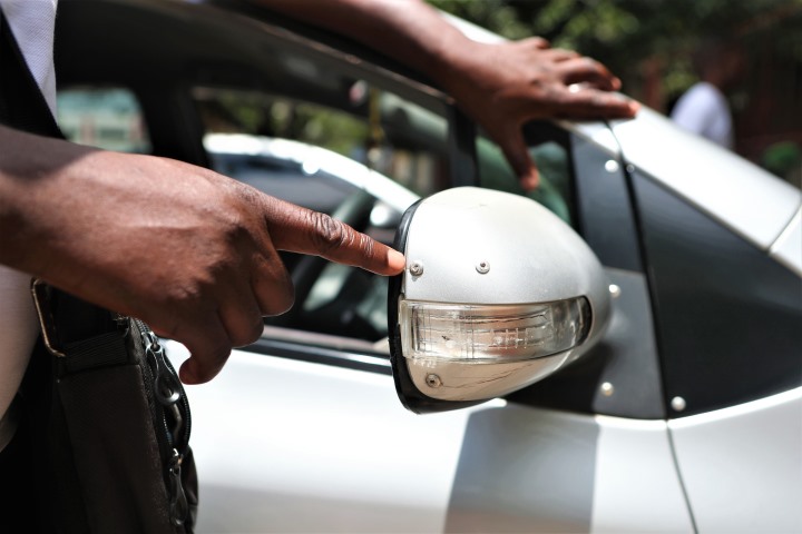 Polícia moçambicana avisa que vai passar a deter quem vende peças ...