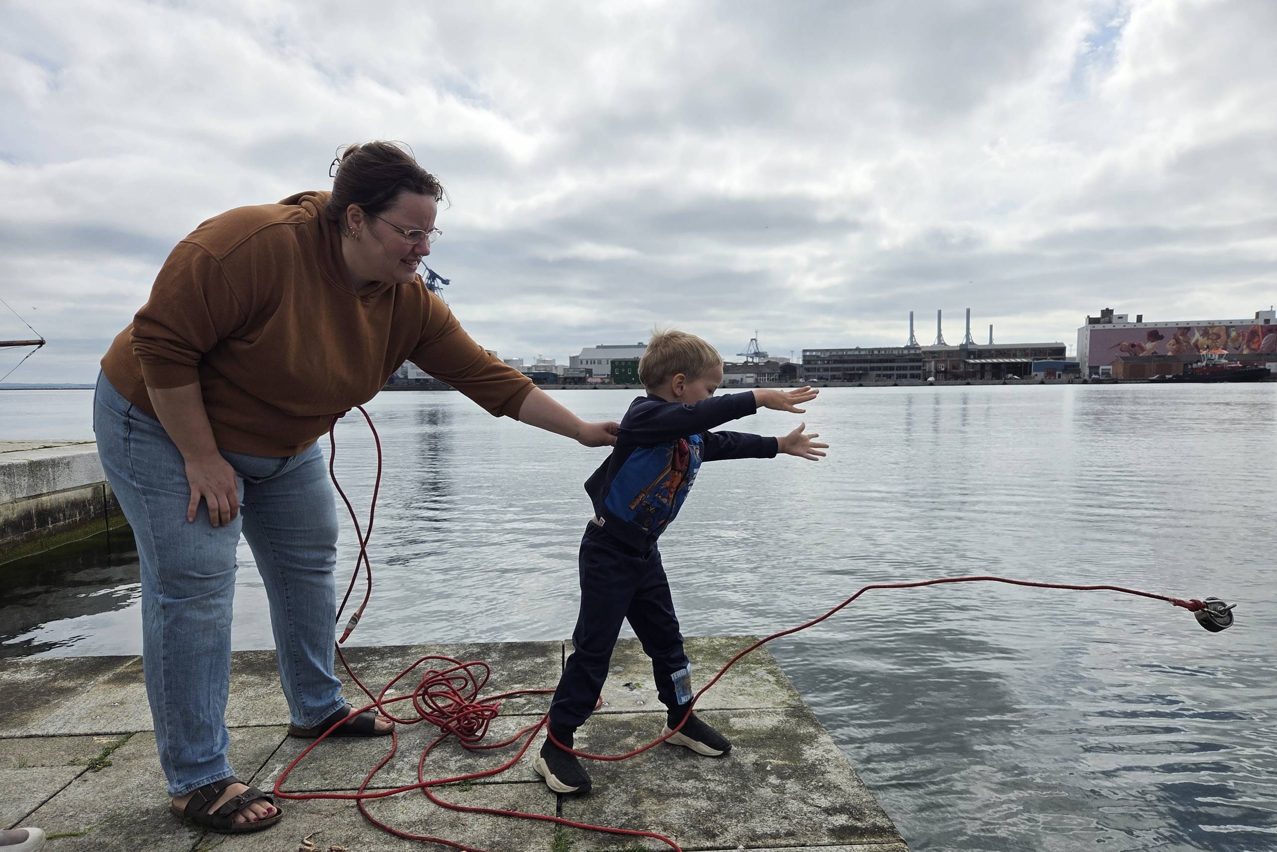 Et ton affald fisket op af Aarhus Havn