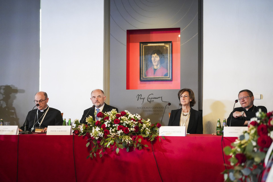 O pokoju, wojnie i demokracji. Międzynarodowe Colloquium Charitativum ...