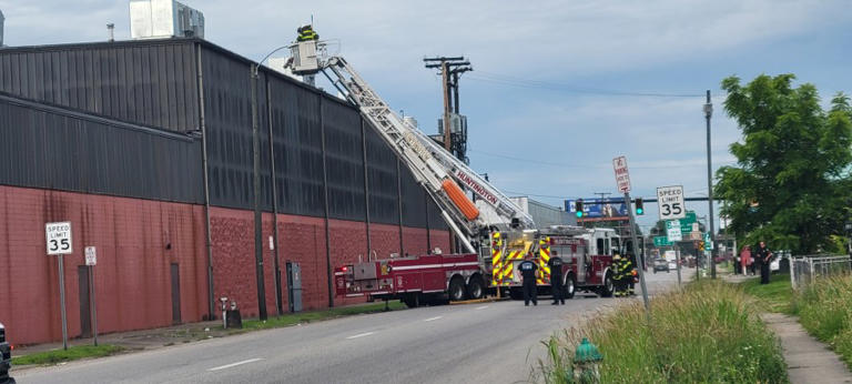 Crews respond to fire at Huntington bakery