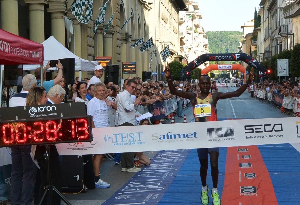 53ª Scalata al Castello: vince il keniano Brian Kibor davanti a uno ...