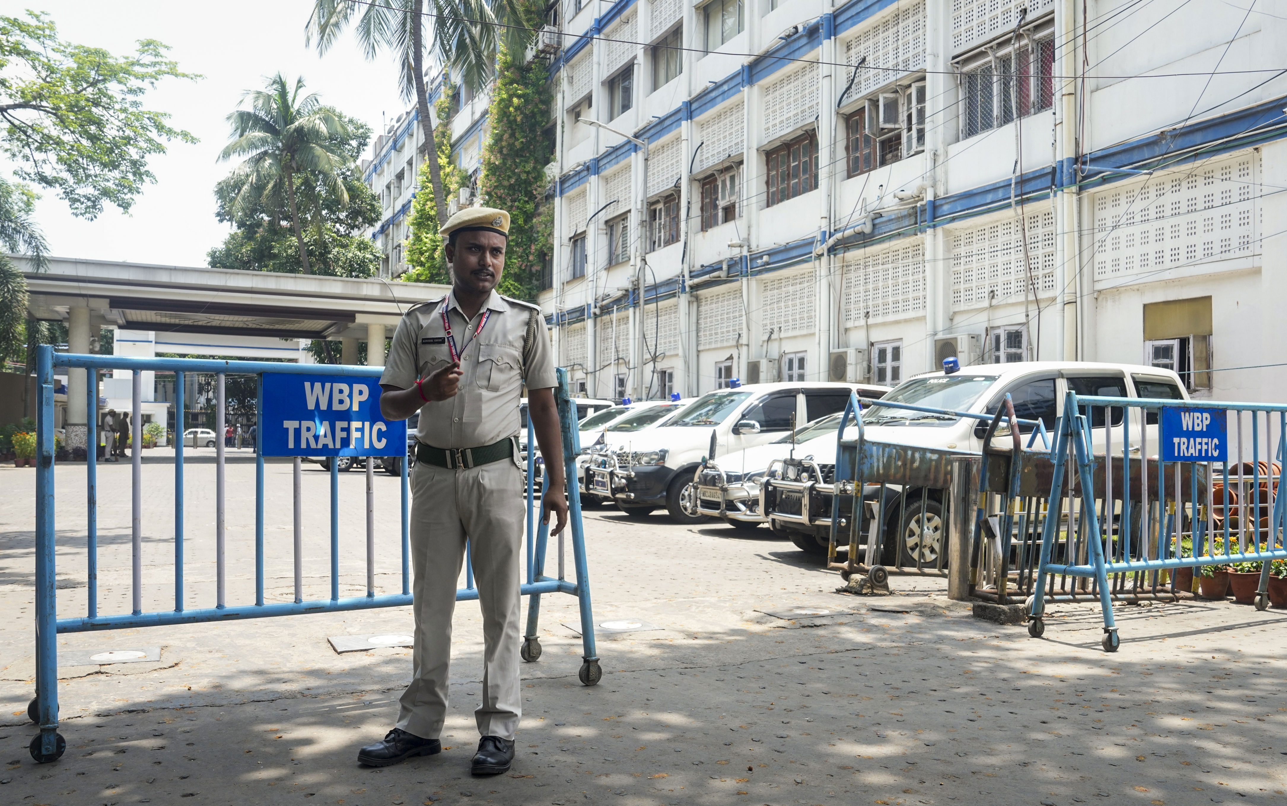 Signature row: CID team visits Abhishek Banerjee's Kolkata house for ...