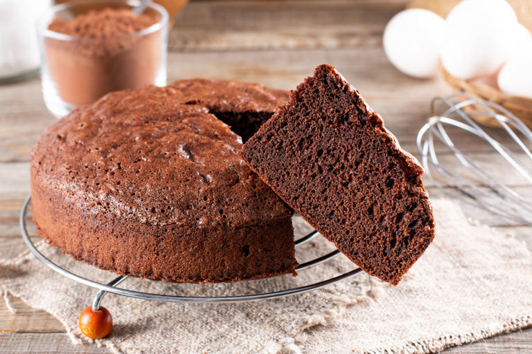 Bolo de chocolate sem laticínios: intenso, úmido e luxuosamente vegano ...