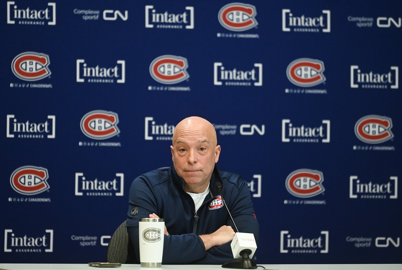 Hughes estime qu'il y a eu du positif, mais qu'il y a encore beaucoup à ...