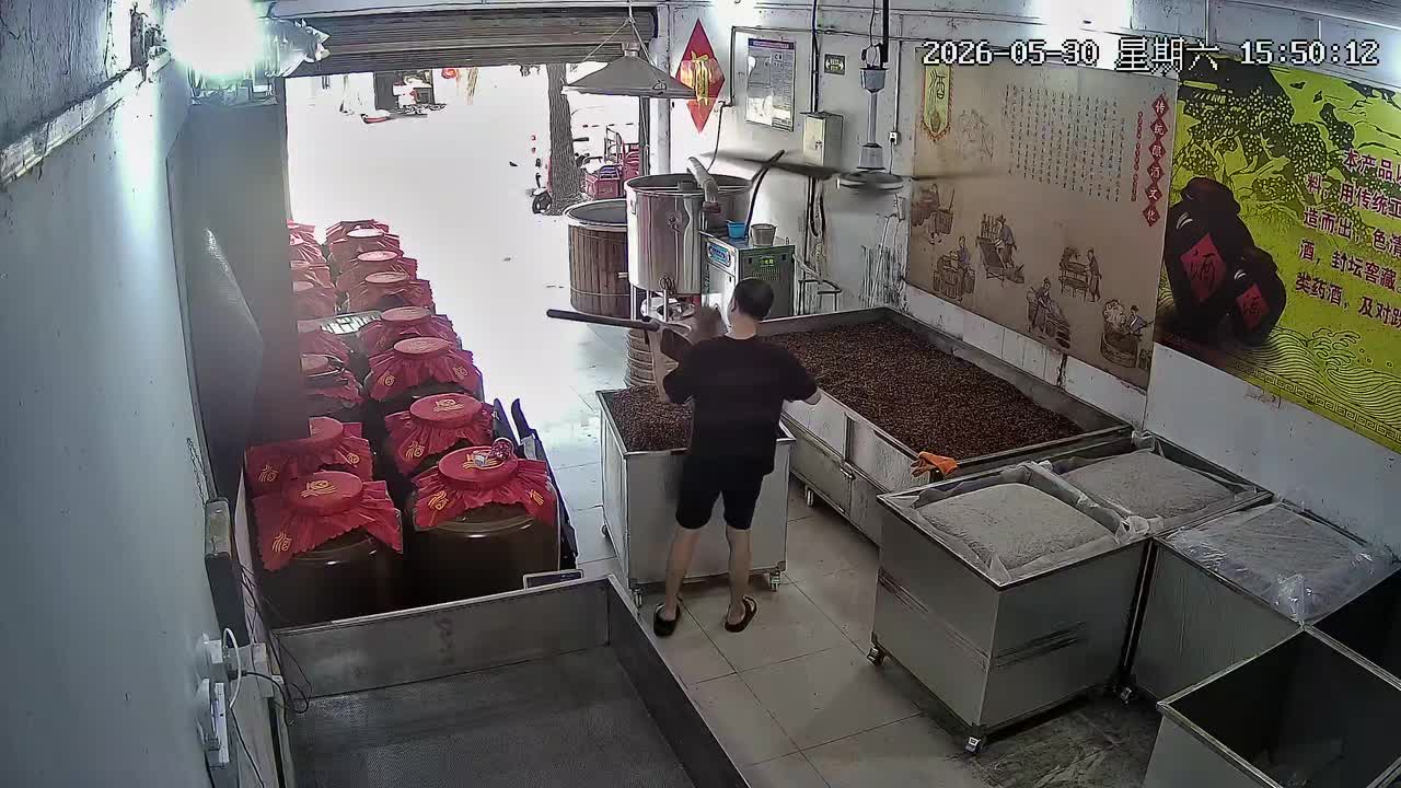 Shovel strikes worker after hitting ceiling fan at brewing workshop in ...
