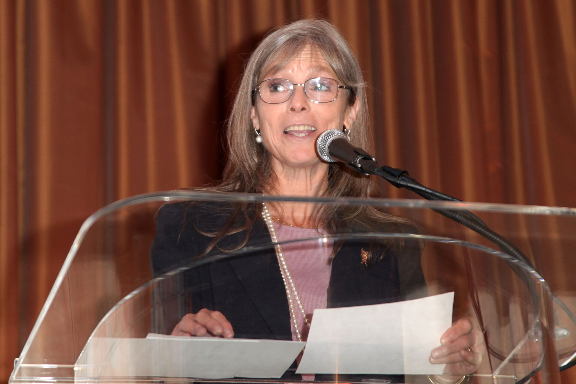 La actriz Kelly Curtis, hermana mayor de Jamie Lee Curtis, fallece a ...