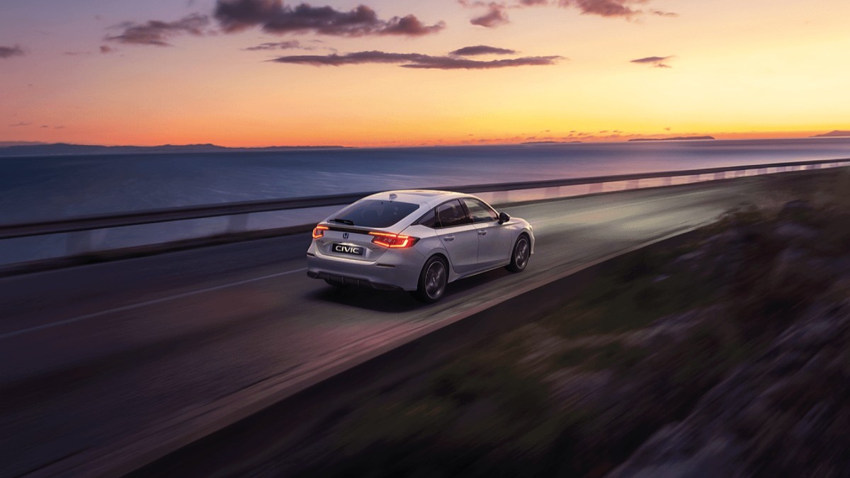 Honda Civic e:HEV: Το hatchback που αντιστέκεται