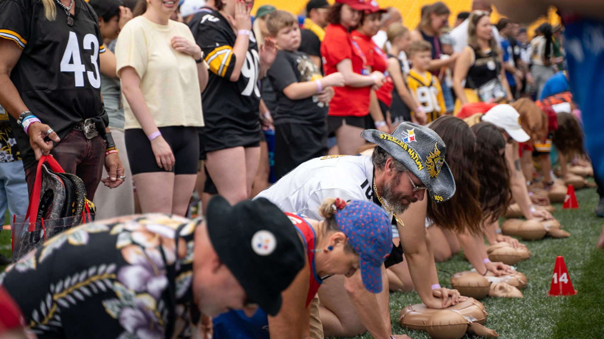 Most people to complete CPR training in one hour at the 2026 NFL Draft
