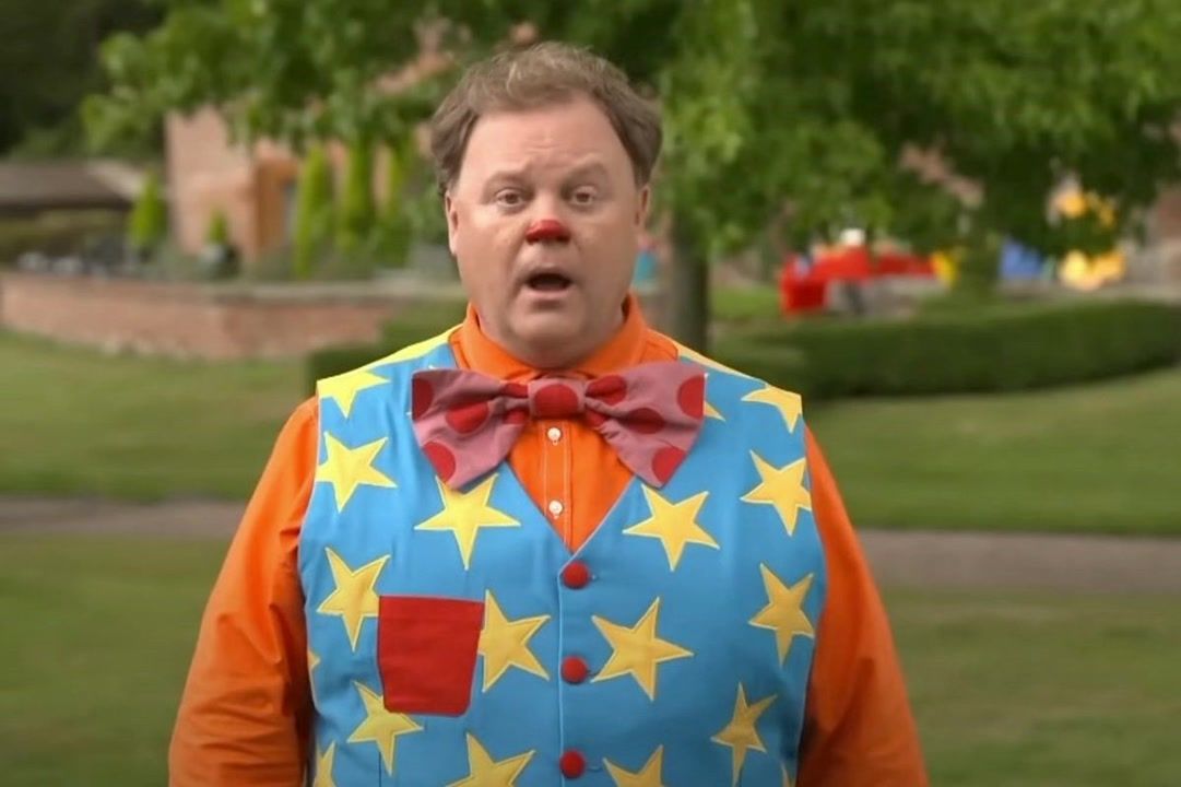 Justin Fletcher reportedly dating younger co-star
