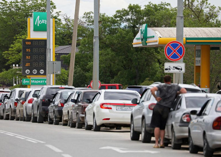 Drivers in Russian-controlled Crimea grapple with gasoline shortages