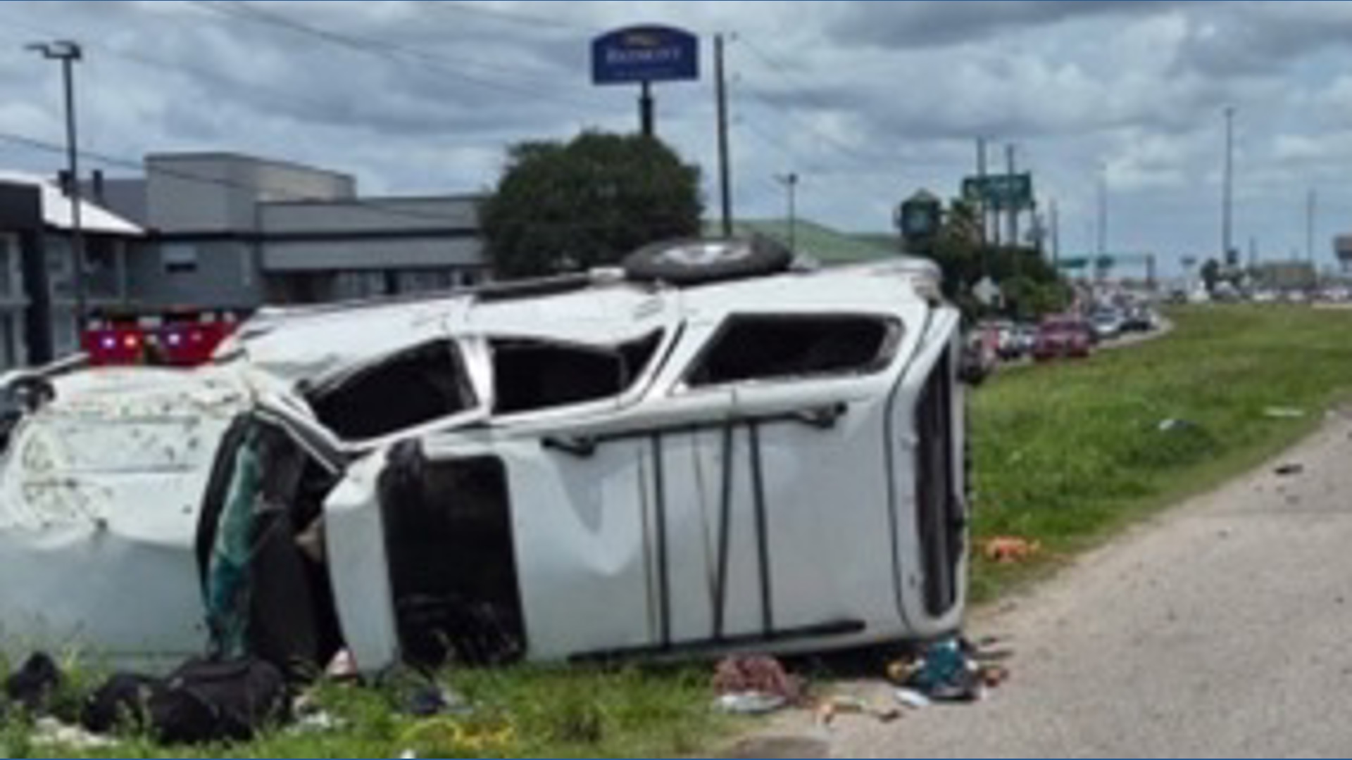 I-10 briefly shutdown Sunday afternoon when car flips leaving one man ...