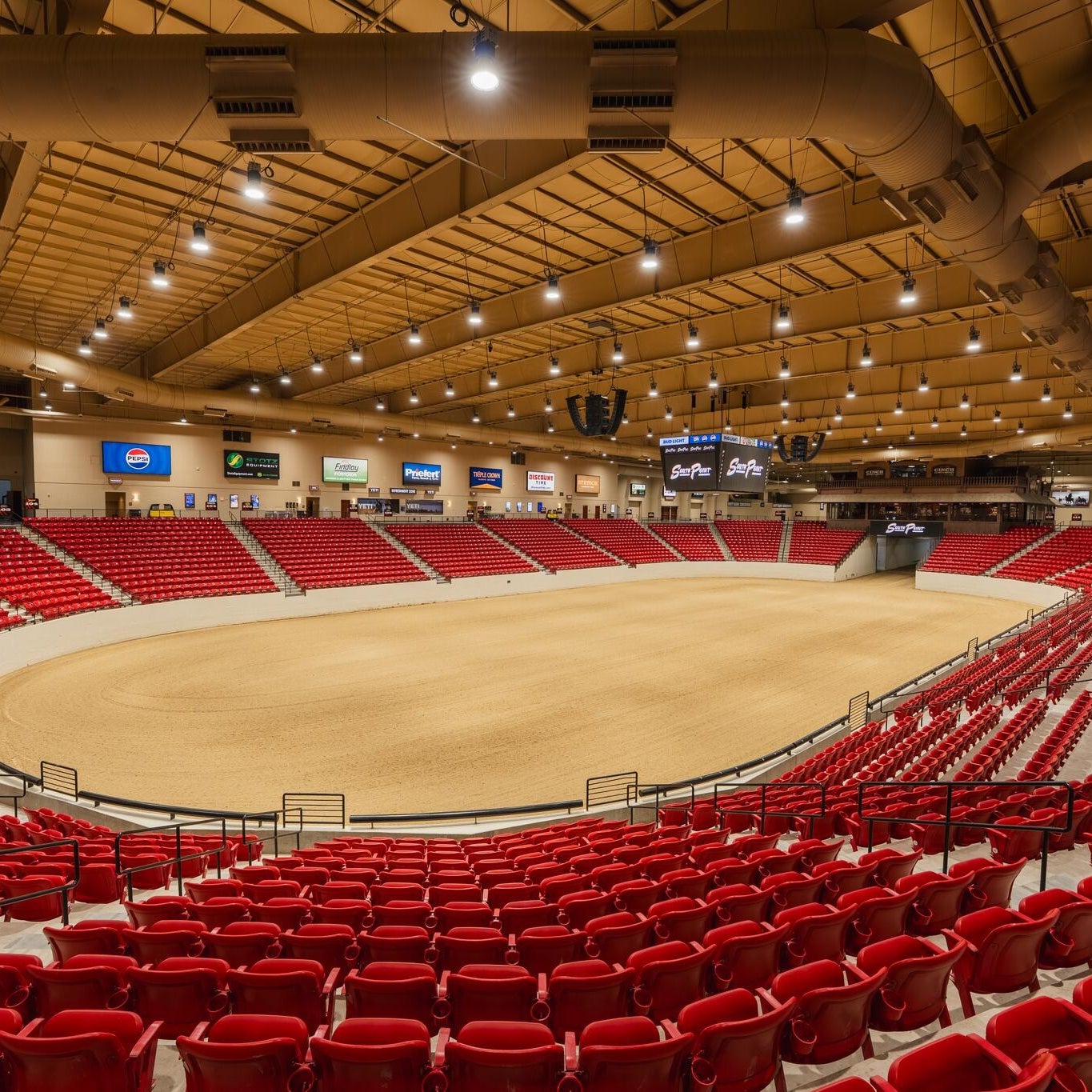 Teen accused of stabbing 3 horses during racing event in Las Vegas