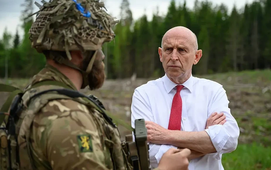 Ex-military chiefs warn delay to defence plan risks security