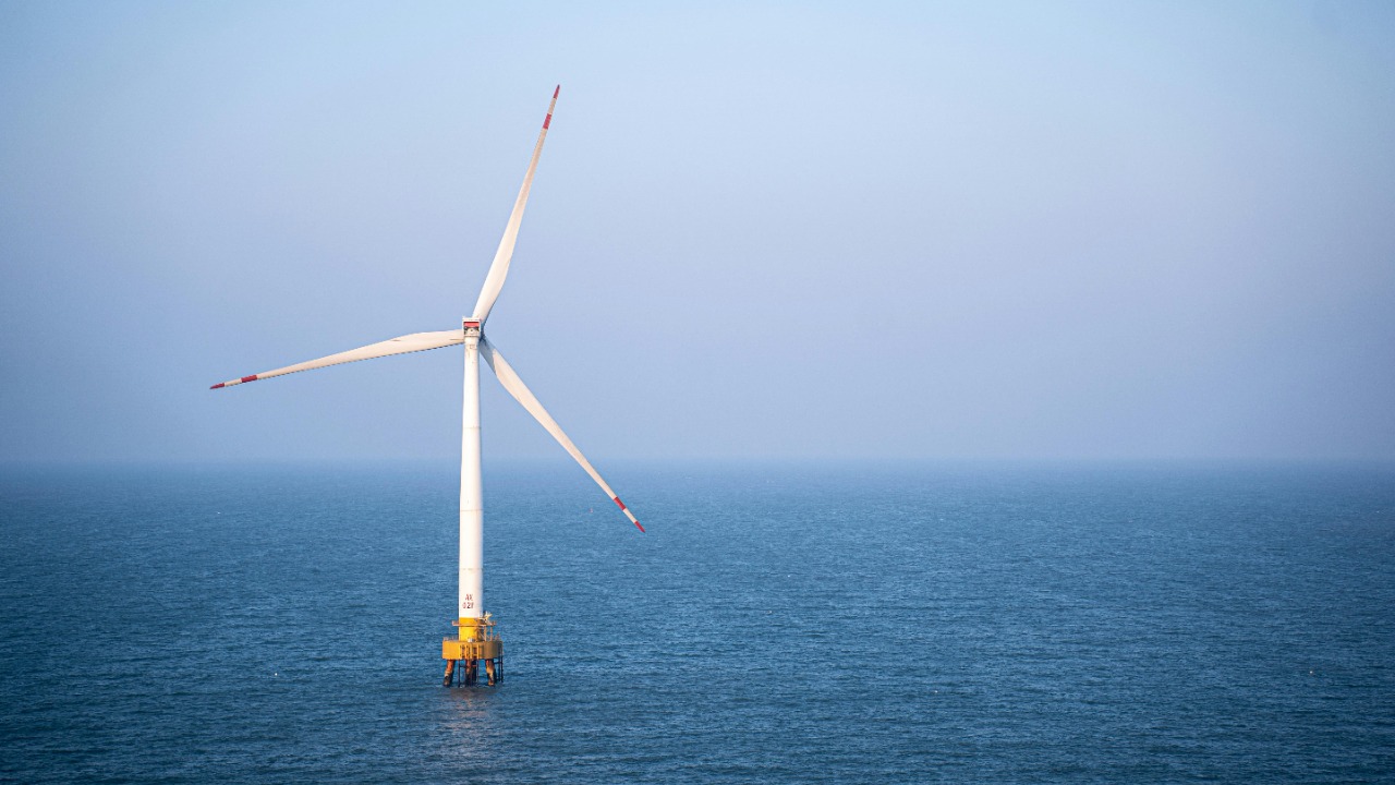 A floating offshore wind farm just started sending power ashore from ...