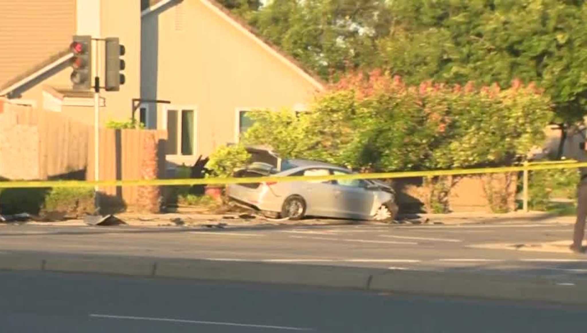 2 dead, 2 juveniles detained after crash in Elk Grove, police say